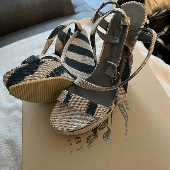 Burberry | Shoes | Nib Burberry Farrah Powder Blue And Off White ...